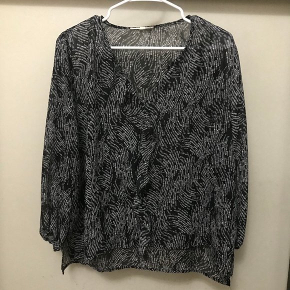 fun 2 fun | Tops | Fun2fun Black White Pattern Ruffle Neck | Poshmark